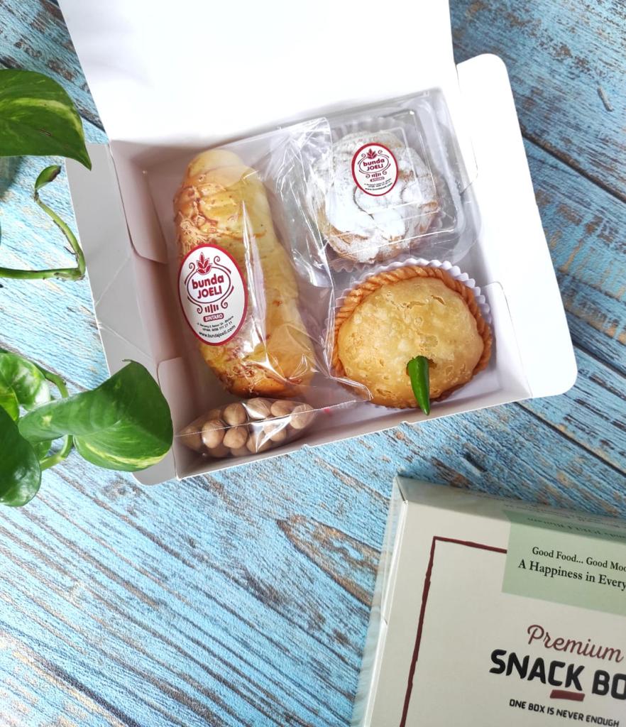 Premium Snack Box 3 | Toko Kue dan Oleh-Oleh Online